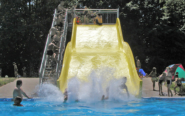 AQUARENA wide slides – huge fun for the whole family