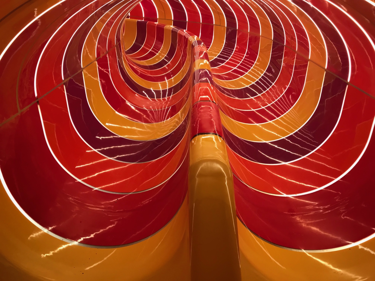 Die AQUARENA Wettkampfrutsche Piranha hat in Miramar eröffnet